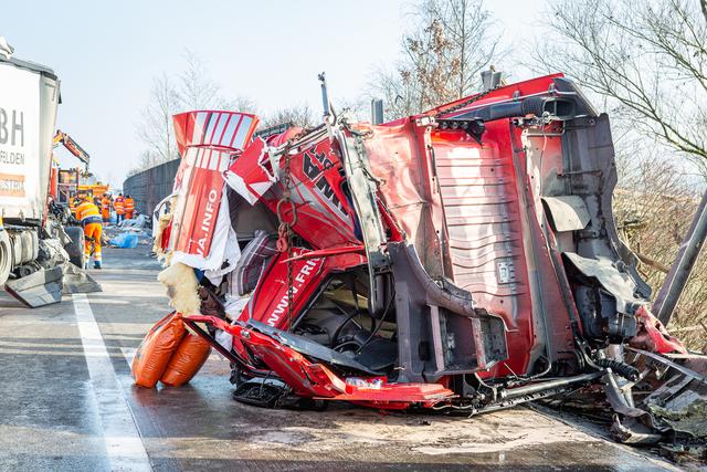 Unfall auf A1: Schwerer Lkw-Unfall zwischen Abfahrt Asten und Ansfelden - Enns