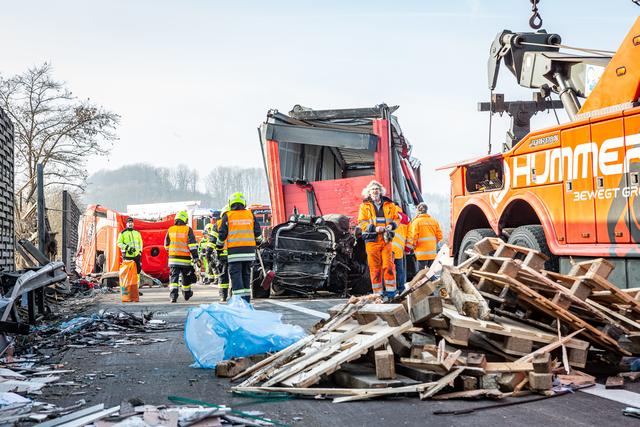 Unfall auf A1: Schwerer Lkw-Unfall zwischen Abfahrt Asten und Ansfelden ...