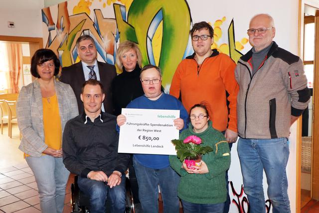 850 Euro Spende: Steuer- und Zollverwaltung übergab Spendenscheck an ...