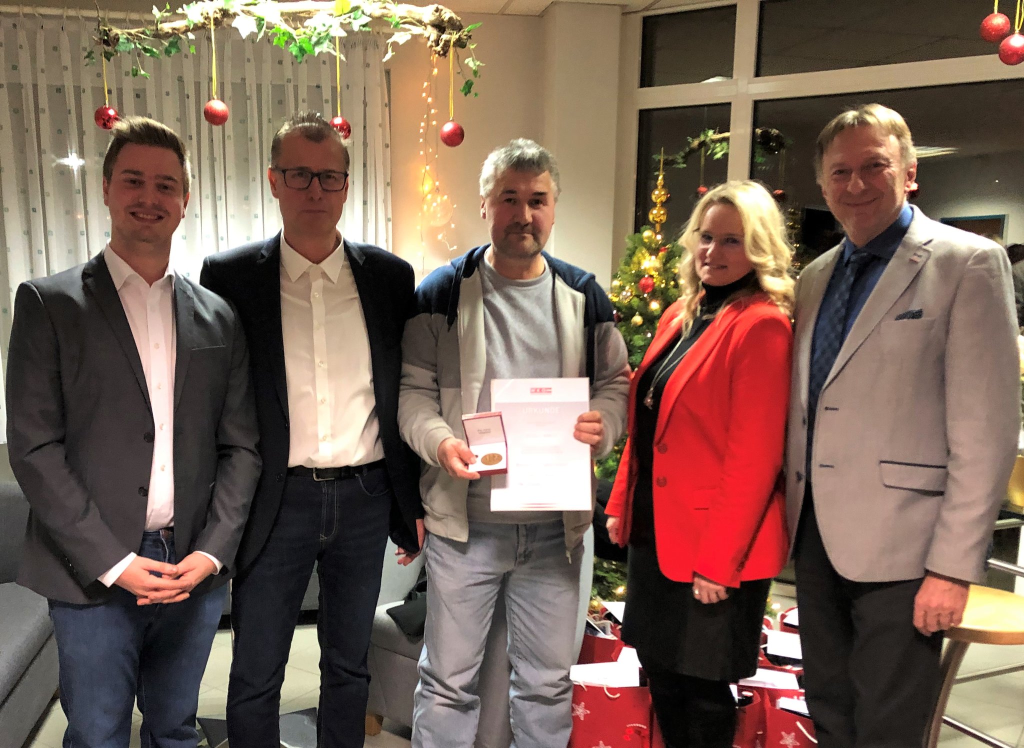 Für 20 Jahre: Mitarbeiter-Ehrung bei Metallbau Nikitscher in St ...