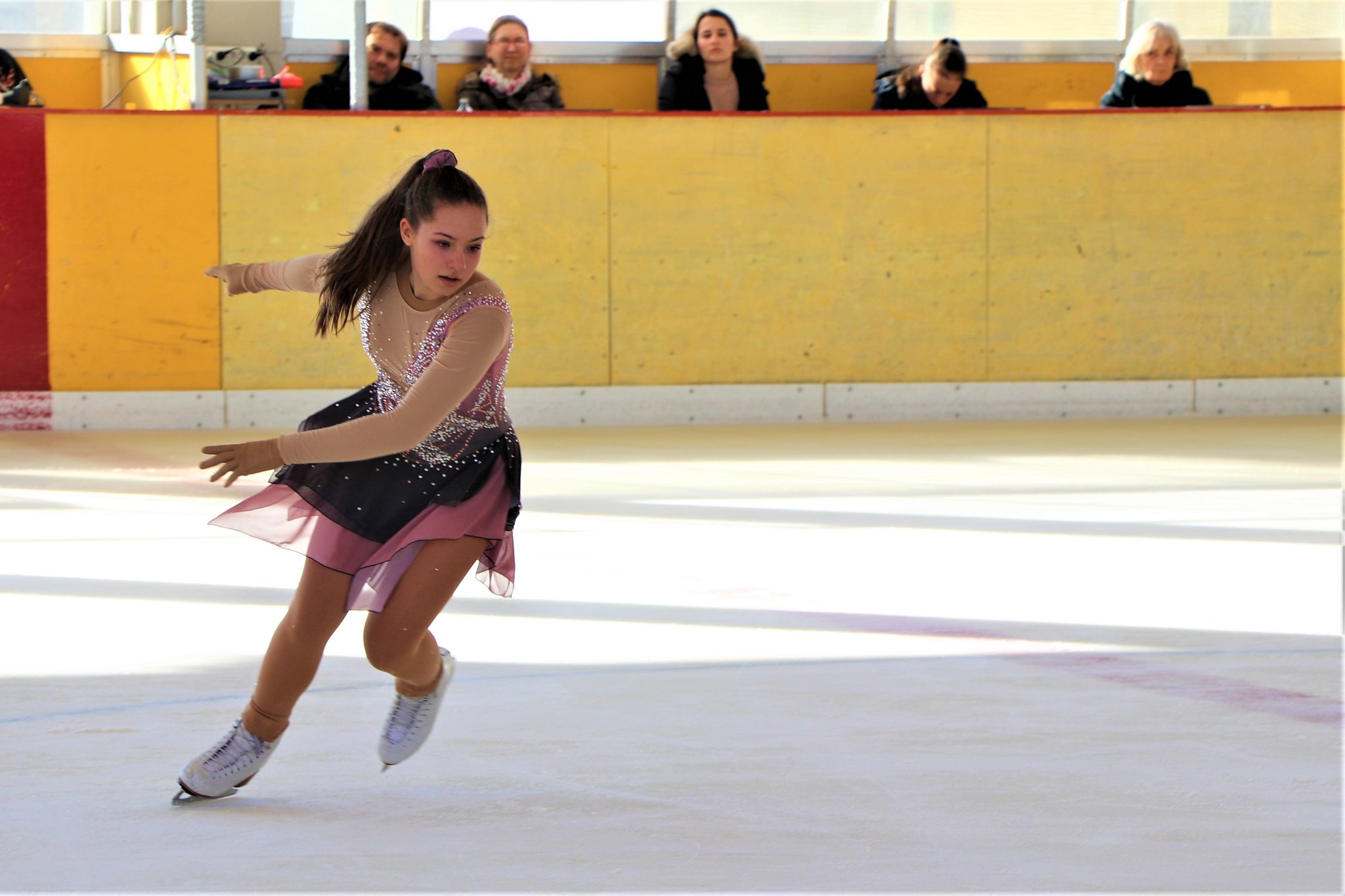 EiskunstläuferInnen glänzten mit der Sonne um die Wette!: 3x GOLD für ...