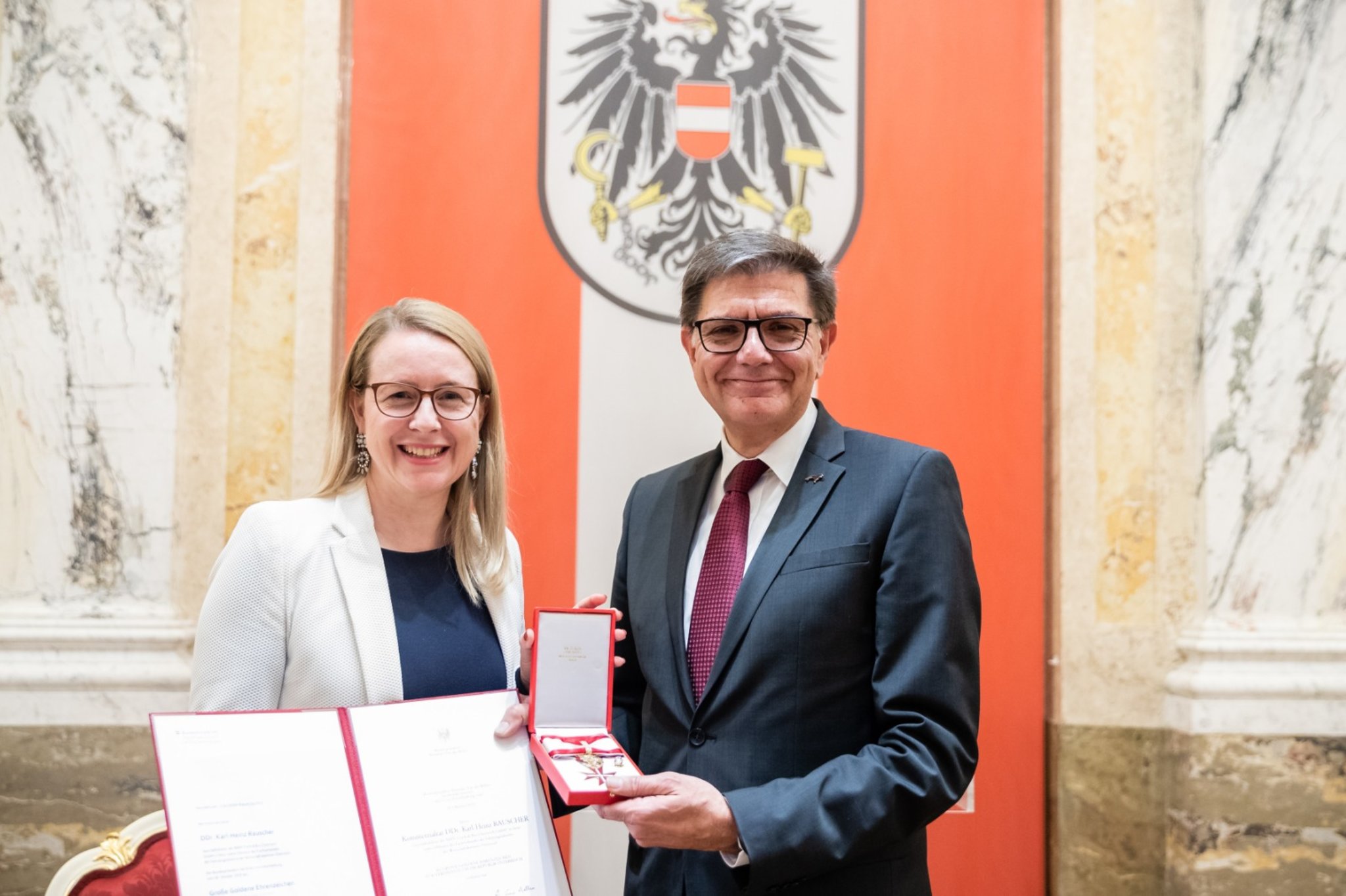 Auszeichnung für MAN-Manager: Großes Goldenes Ehrenzeichen der Republik ...