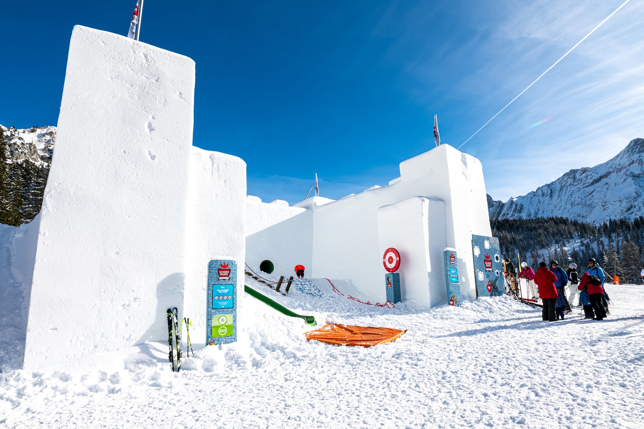 Spielplatz und Fotomotiv zugleich: Schneeburg ist eine echte Attraktion ...
