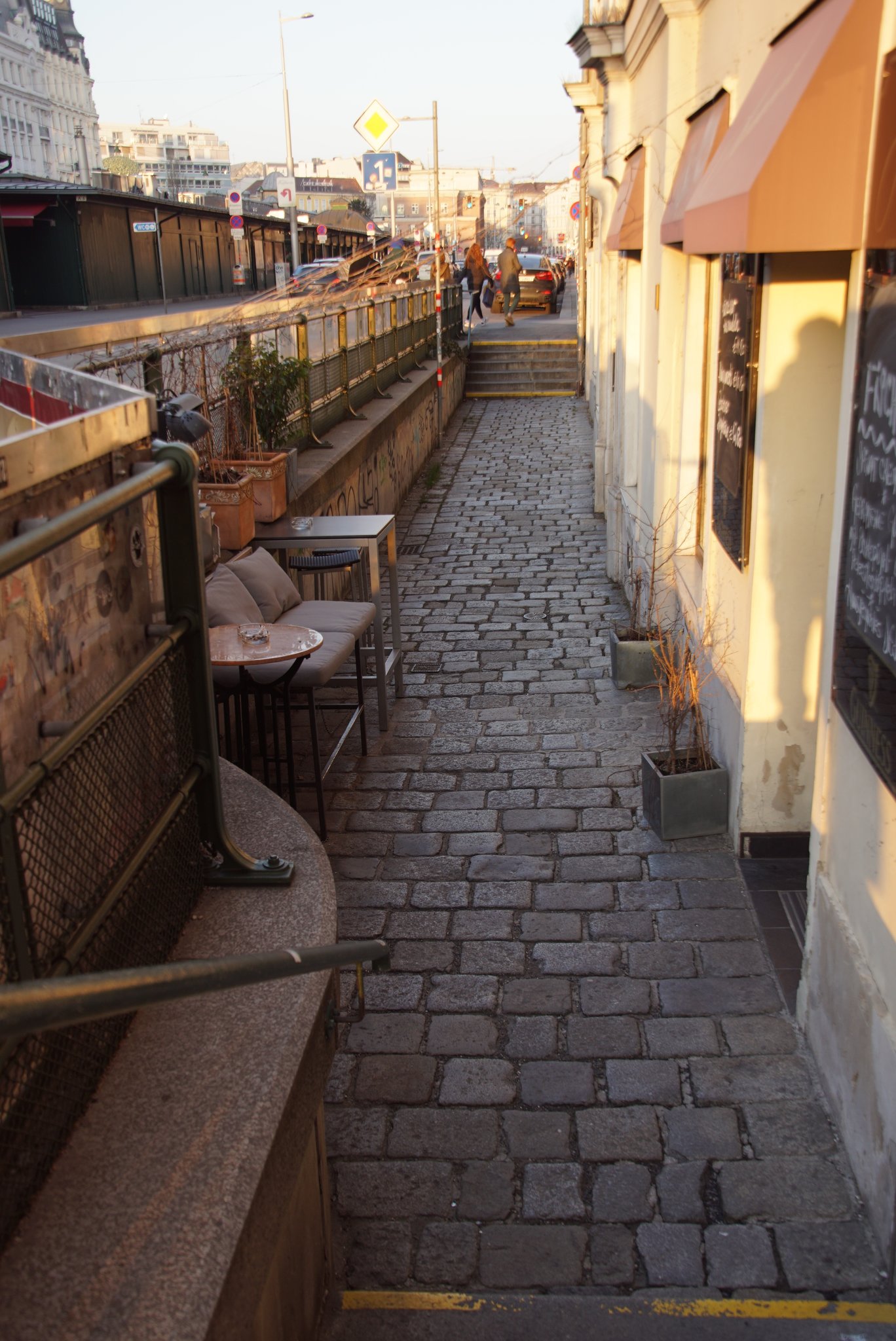 Gehsteig: "Tieferliegende" Gehsteige - Liesing