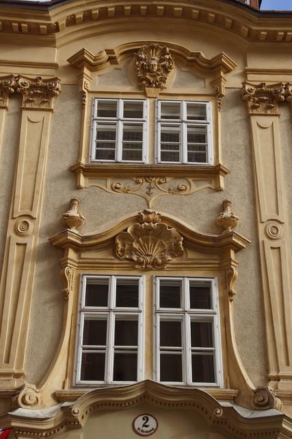 St. Ulrichs Platz: Barock Haus - Liesing