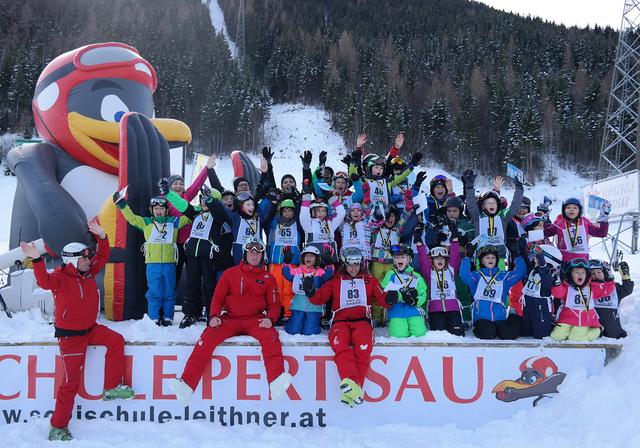 Wintersport: Jenbacher Volksschüler auf der Piste - Tirol