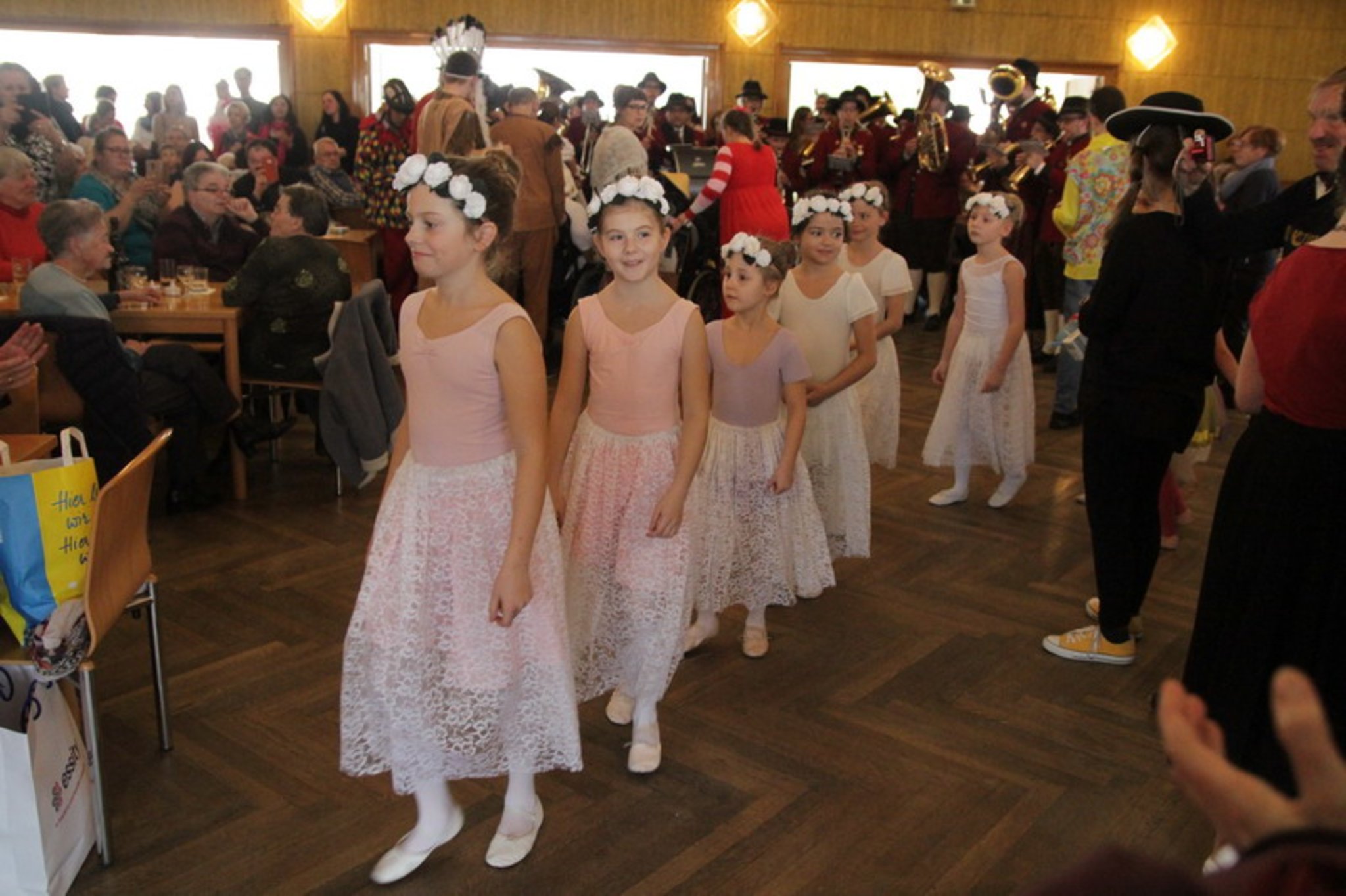 Faschingsfest "Wege zum Wohnen" Pernitz mit Tanzshow - Wiener Neustadt