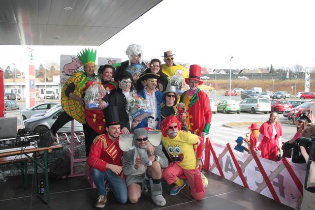 Närrischer Zirkus beim Sparmarkt Reiß: Mit dem Shuttle-Bus zum ...