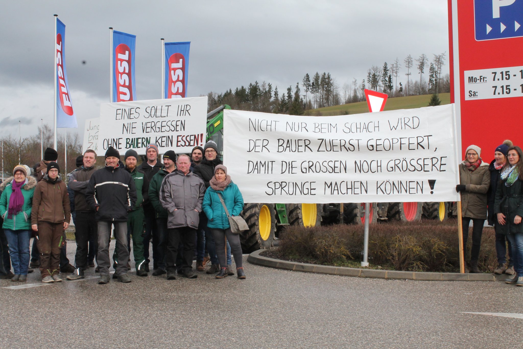Protestaktion: Bauern protestierten bei Spar-Markt - Grieskirchen ...