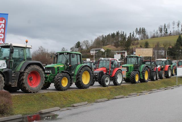 Protestaktion: Bauern protestierten bei Spar-Markt - Grieskirchen ...