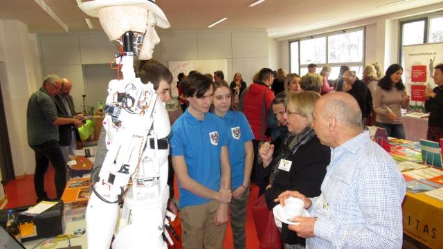 Ein Roboter der HTL Weiz begeistert beim Netzwerktag - Weiz