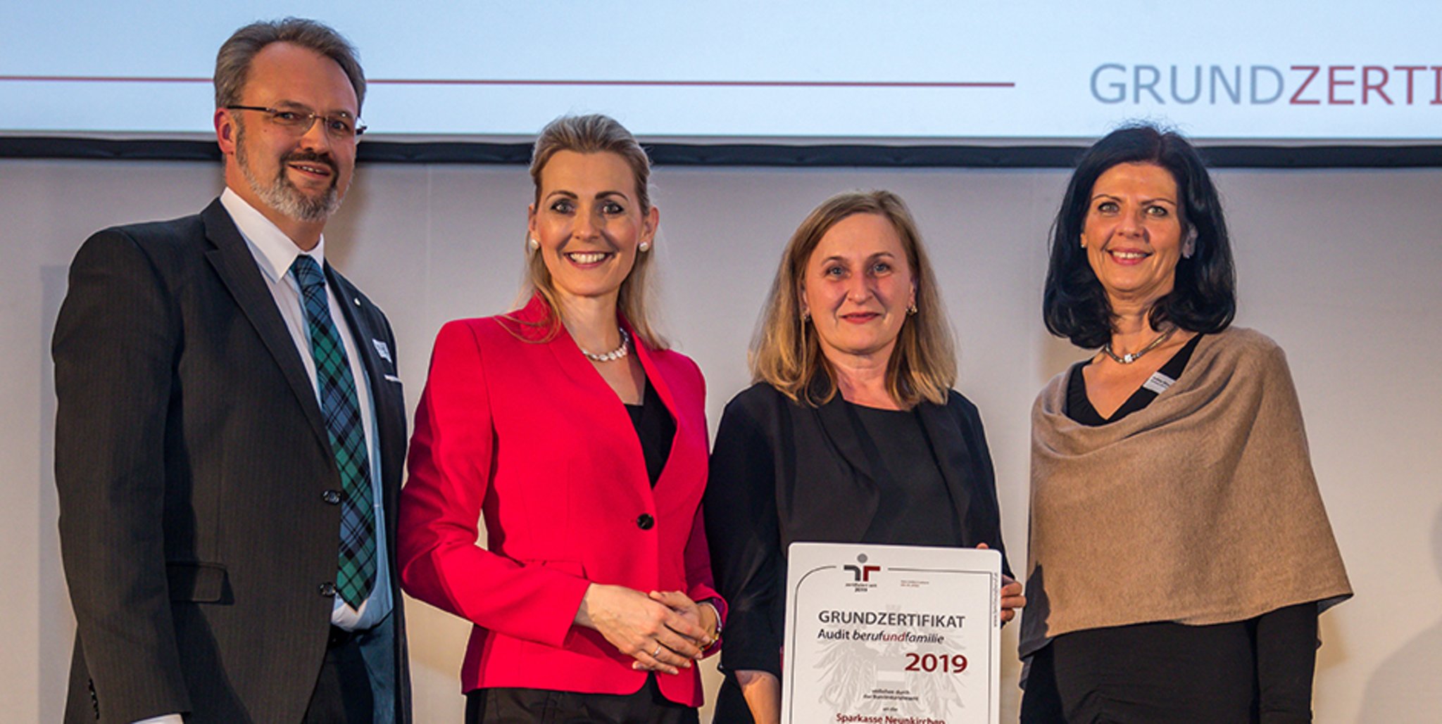 Sparkasse Neunkirchen erhält Auszeichnung: Sparkasse ist ...