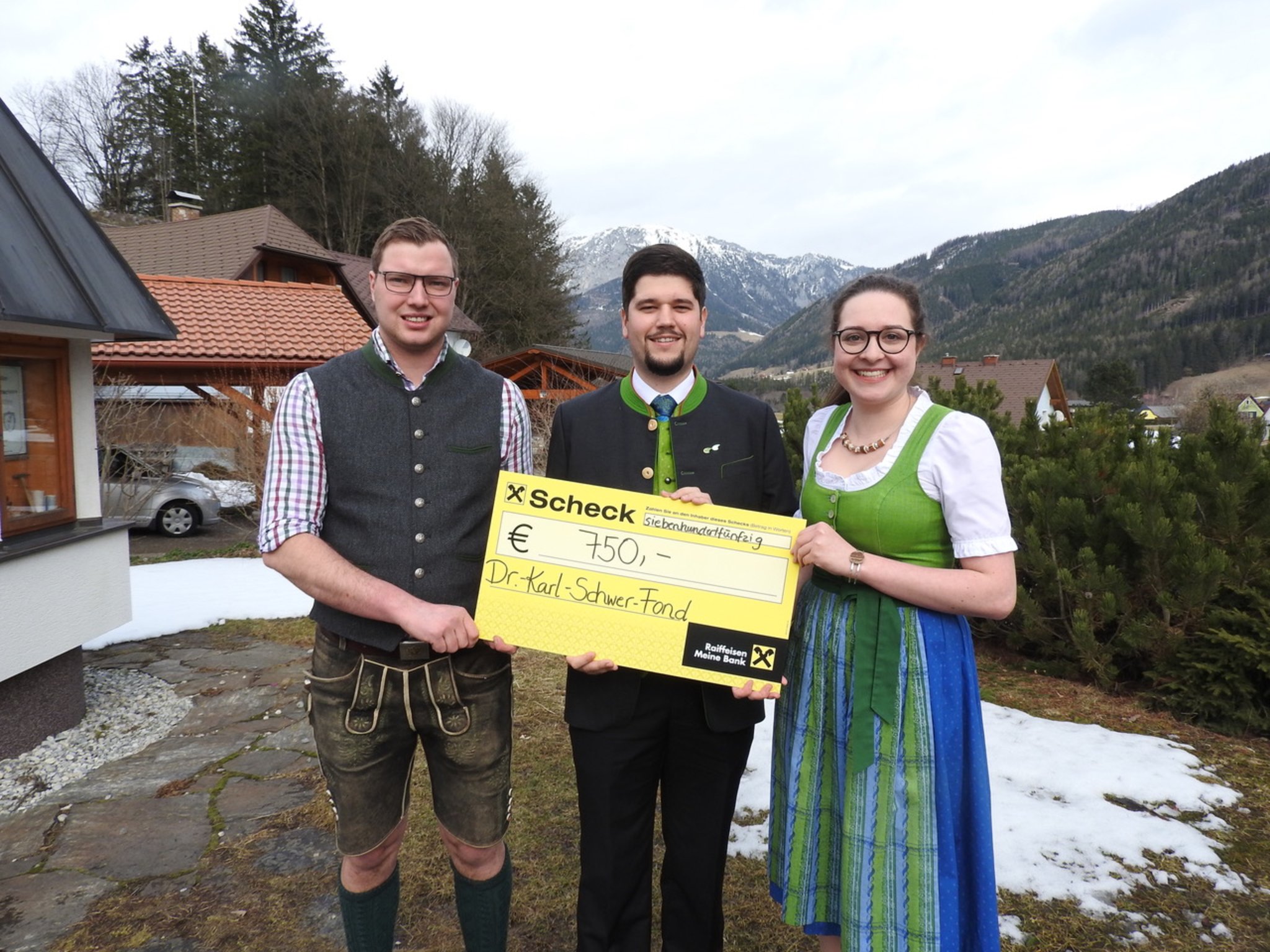 Scheckübergabe: Landjugend Tragöß spendet an den Dr. Karl Schwer Fond ...