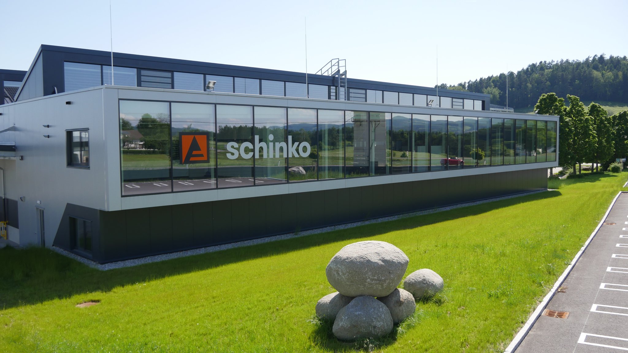 Produktion läuft weiter: Strenge Sicherheitsmaßnahmen bei Schinko in ...