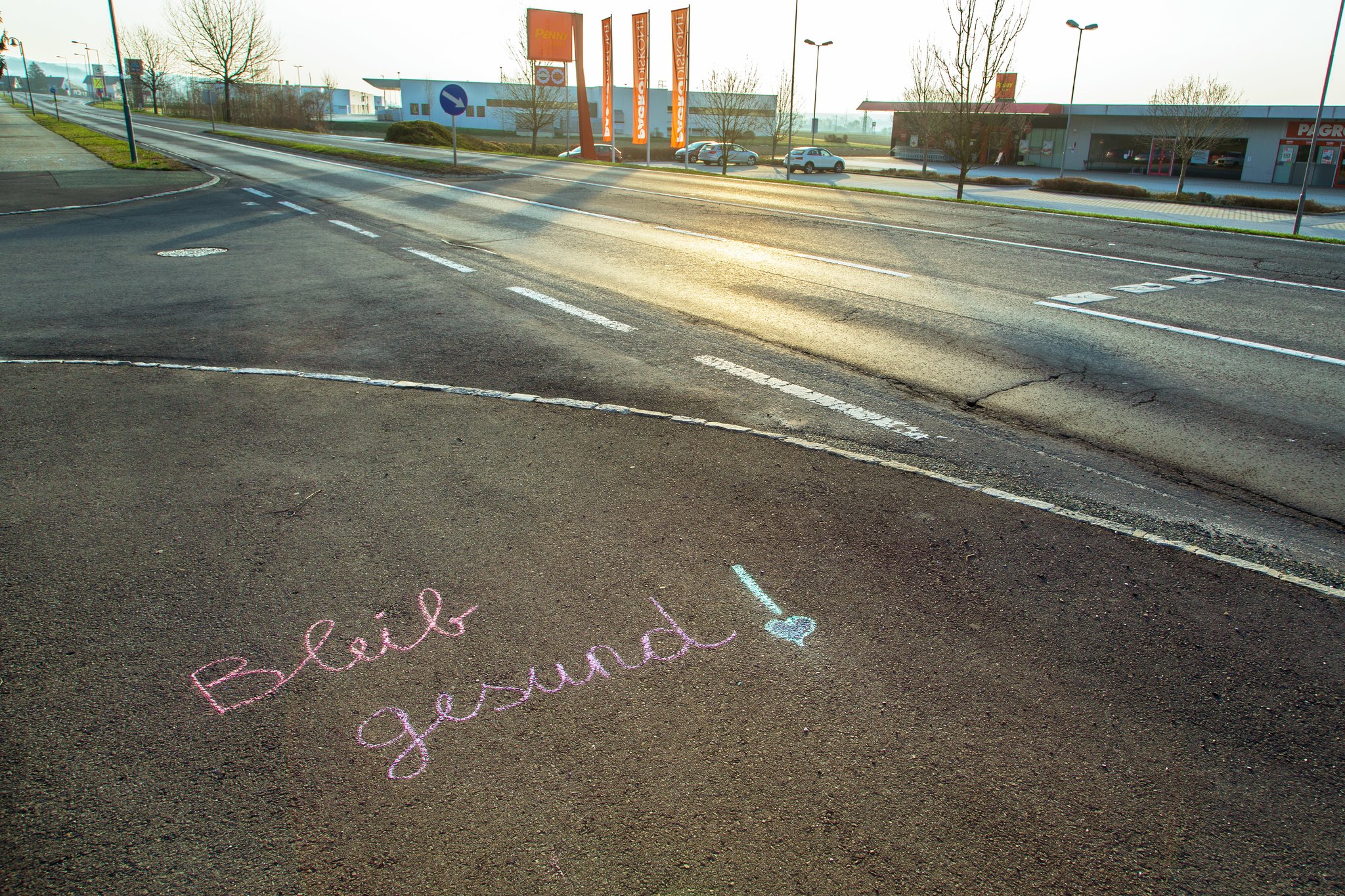 Corona: Bunter Gehsteig - Jennersdorf