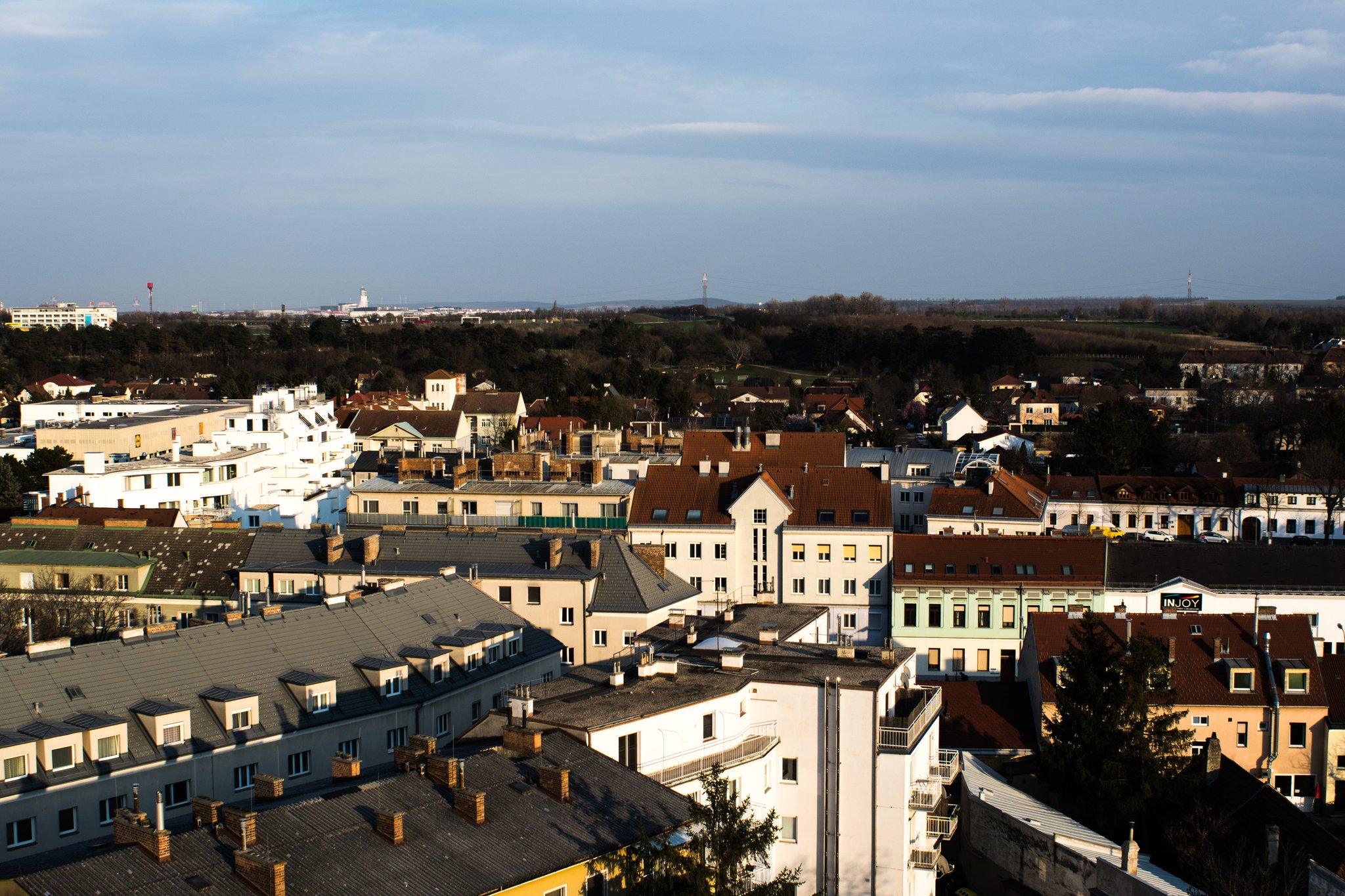 ...eine schöne Lichtstimmung...: ..am heutigen Nachmittag in Schwechat ...