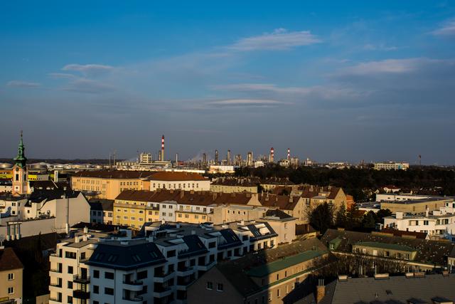 ...eine schöne Lichtstimmung...: ..am heutigen Nachmittag in Schwechat ...