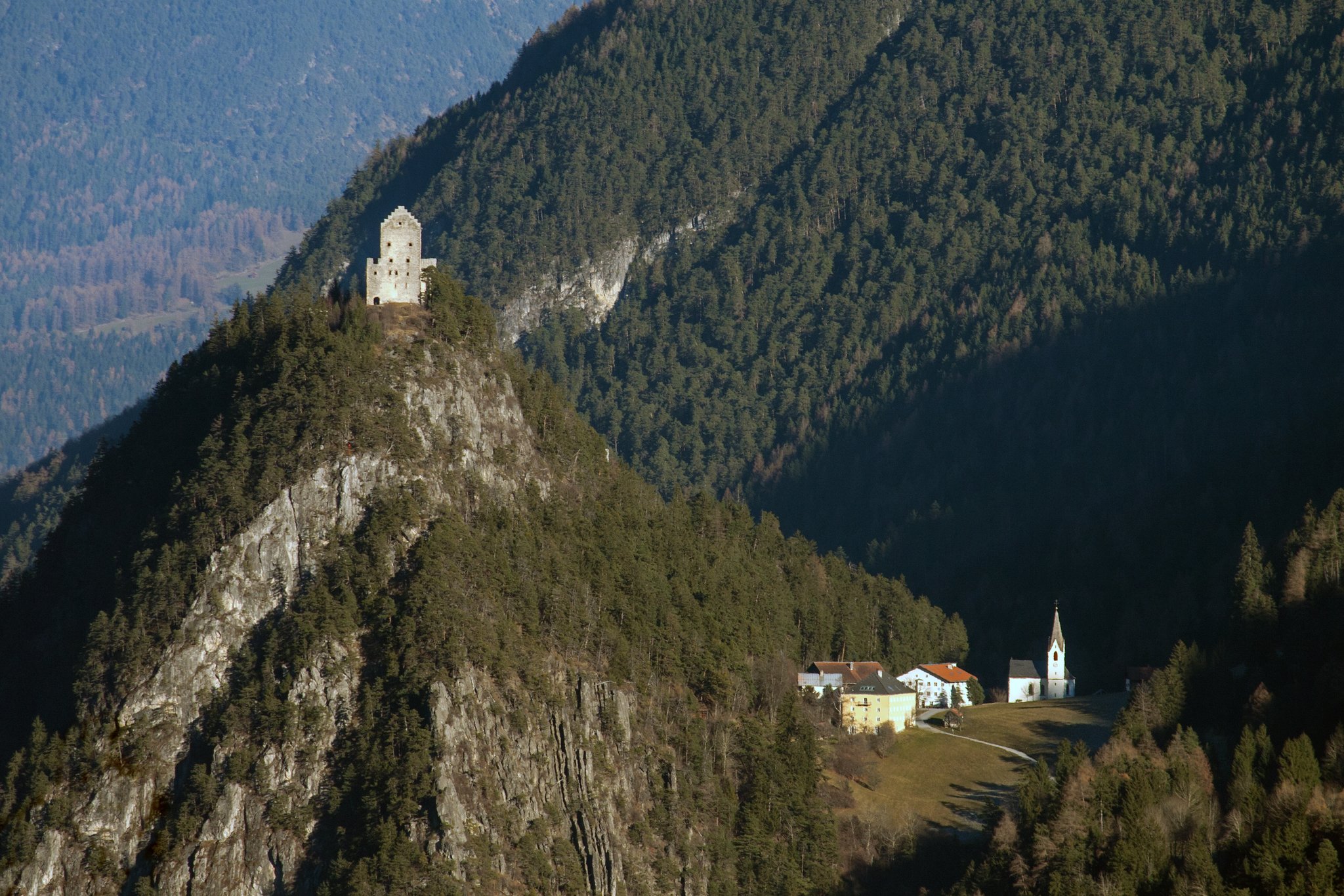 Kronburg: Burg Kronburg - Landeck