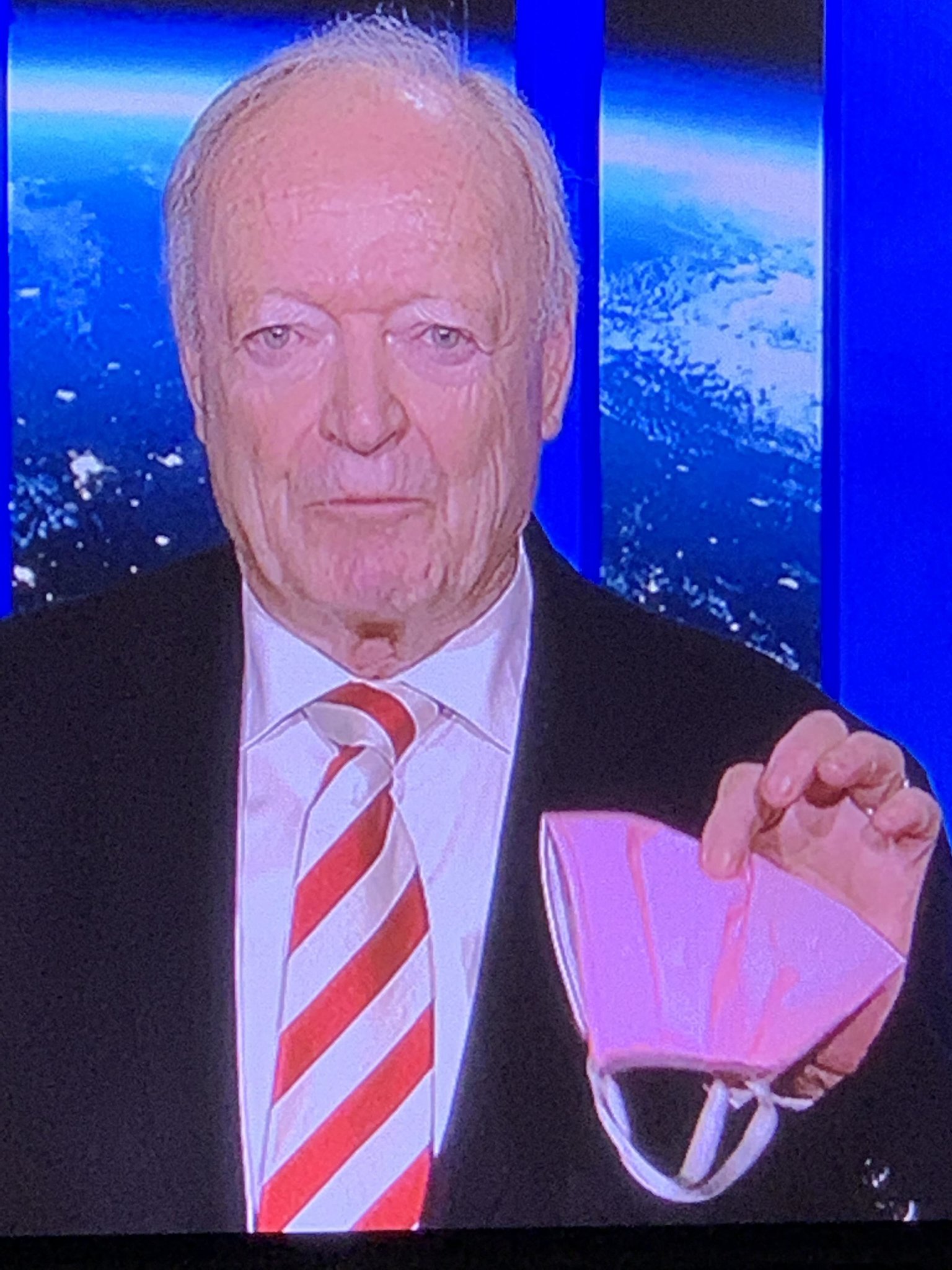 Freiheitsrechte: Streit um Rechtmäßigkeit der Corona-Maßnahmen hält an ...