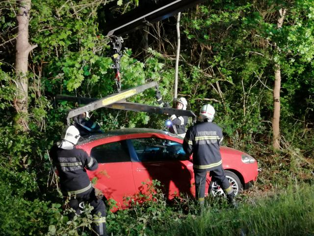 S4: Pkw landete in Graben: Unfall auf der S4 - Wiener Neustadt