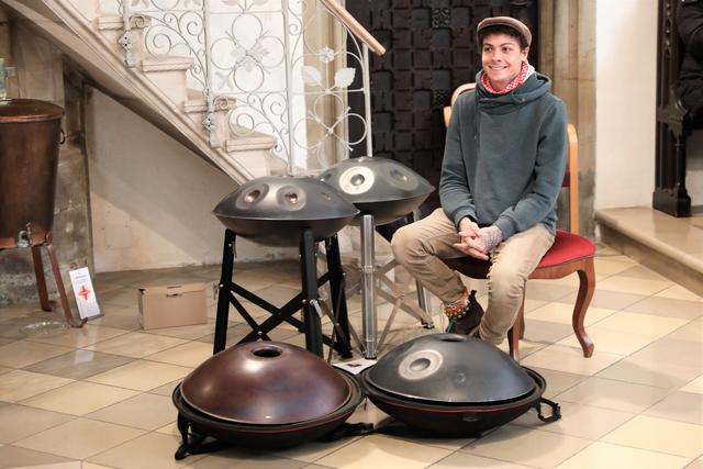 Hand-Pan Klänge von Marcel Hutter: „Klangraum:Kirche“ in der ...