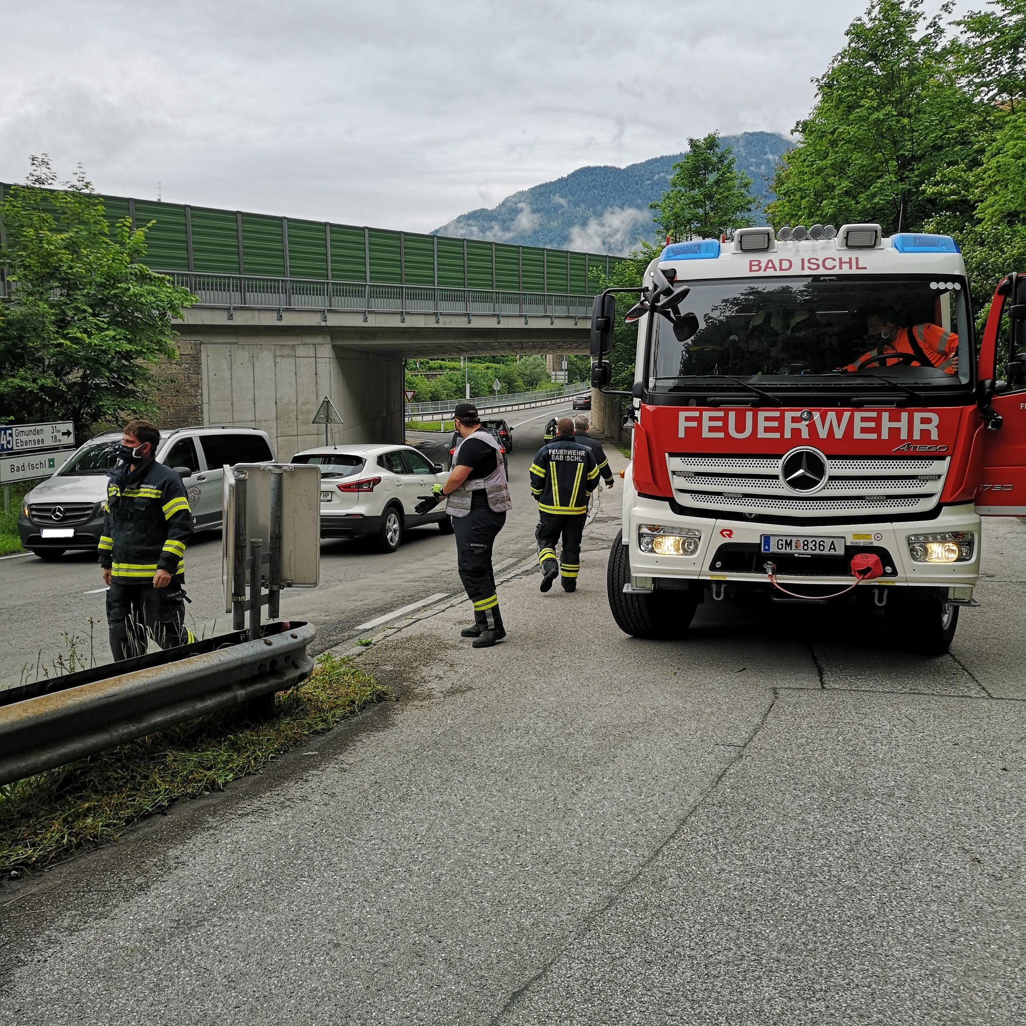 Ölspureinsatz: Bus verlor in Bad Ischl erhebliche Menge an ...