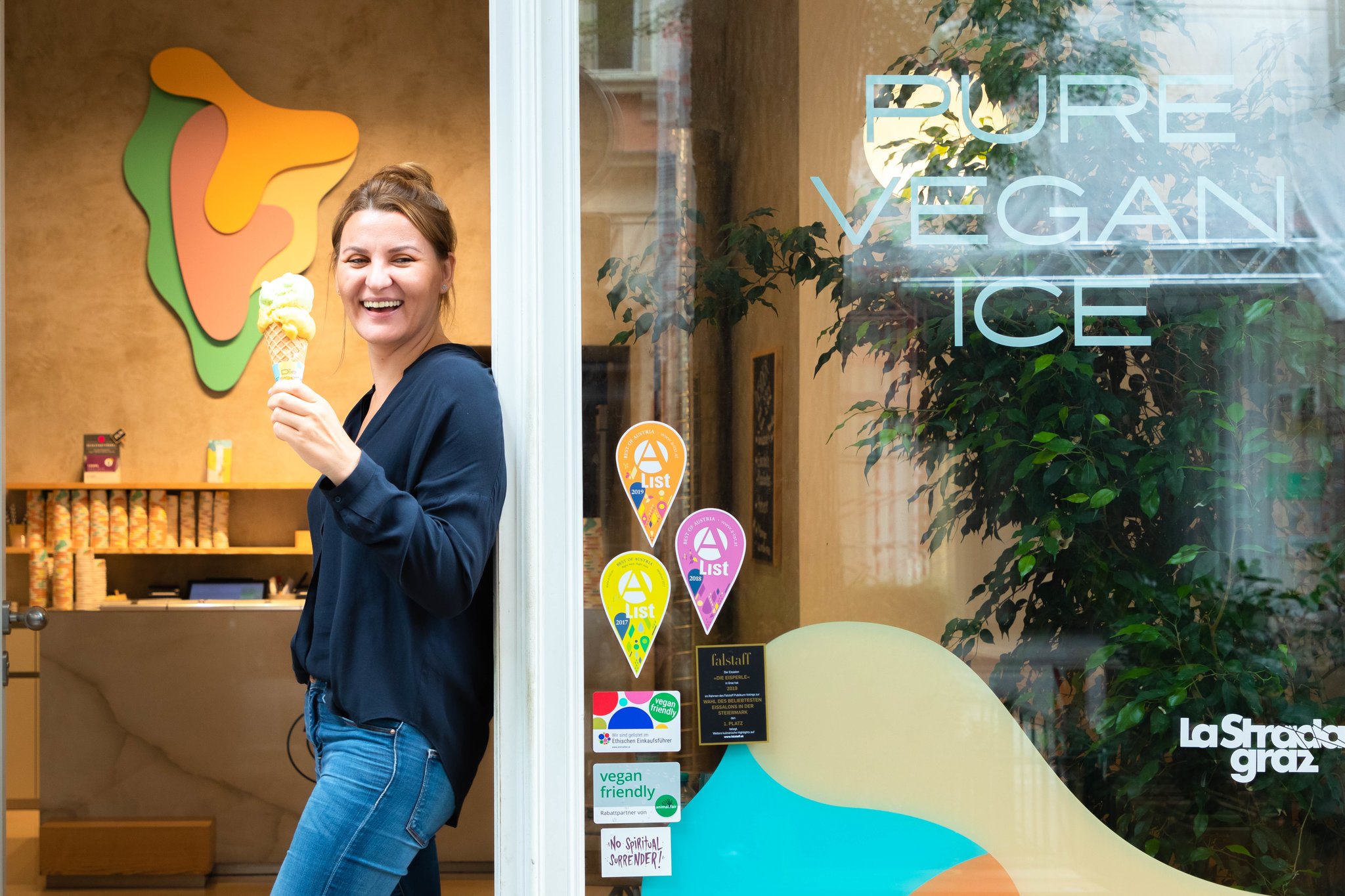 3 x 3: Die Eisperle eröffnet ihre dritte Filiale und feiert dritten ...