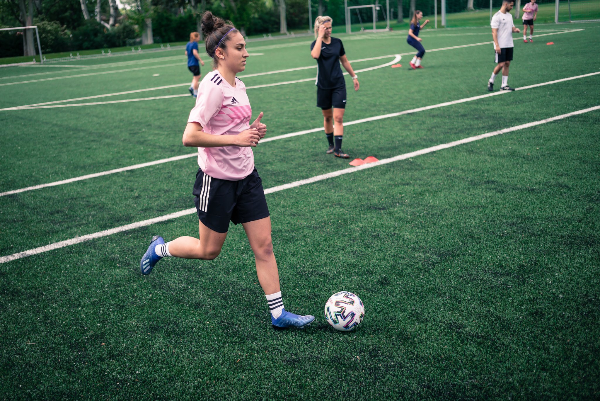Fußball ist ein Frauensport: Junge Fußballerinnen wollen ...