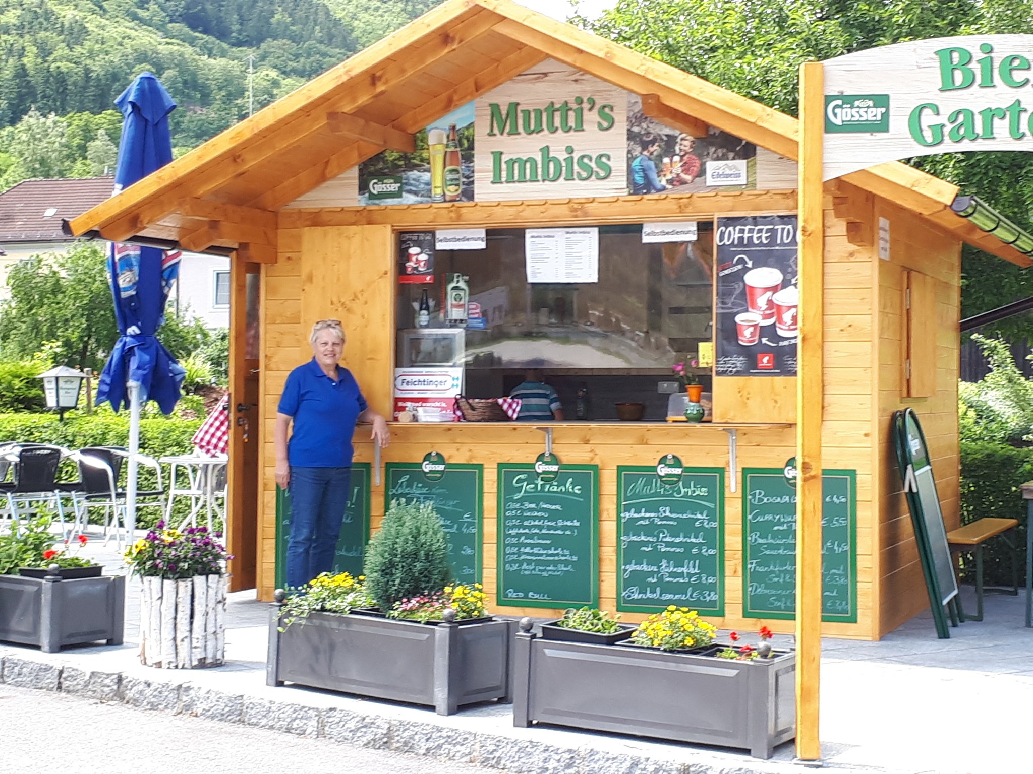 Snacks und Donaublick in "Mutti´s Imbiss" - Schärding