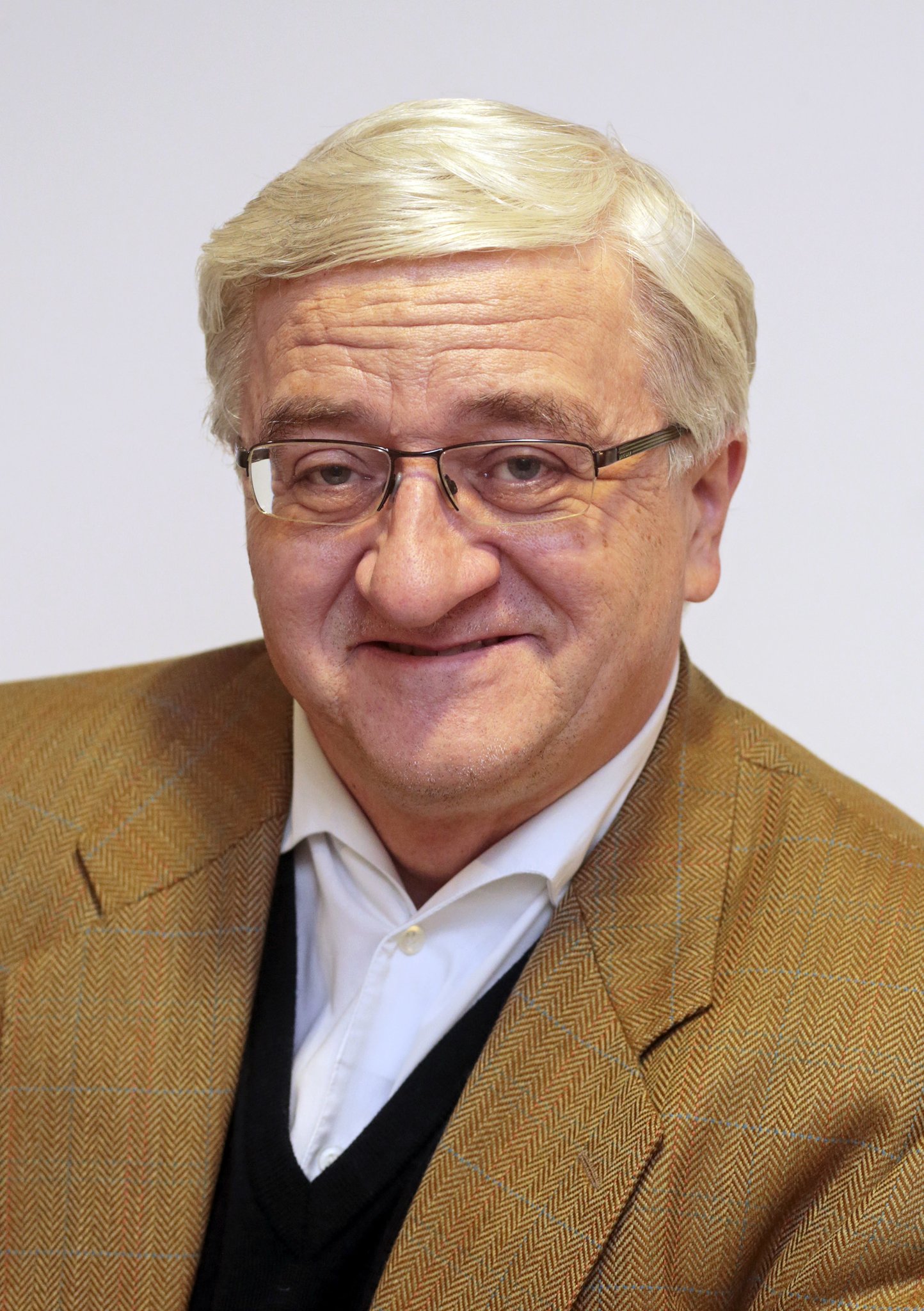 Katholische Kirche: Neuer Pfarrer für St. Modestus und St. Peter ...