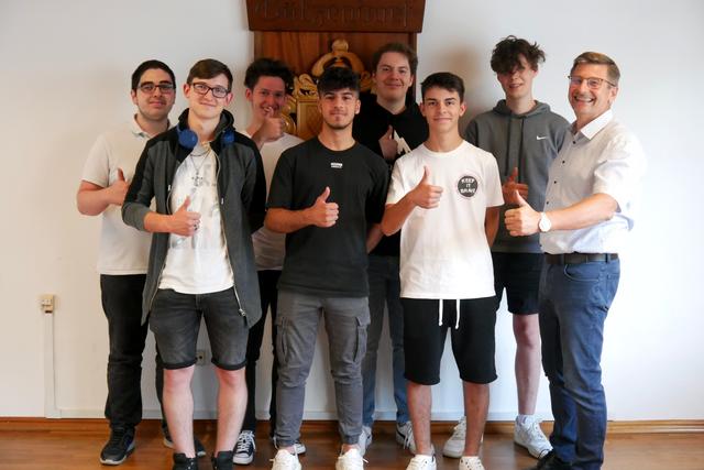 Fahrgemeinschaft: Götzendorfer Burschen wurden gemustert - Bruck an der ...