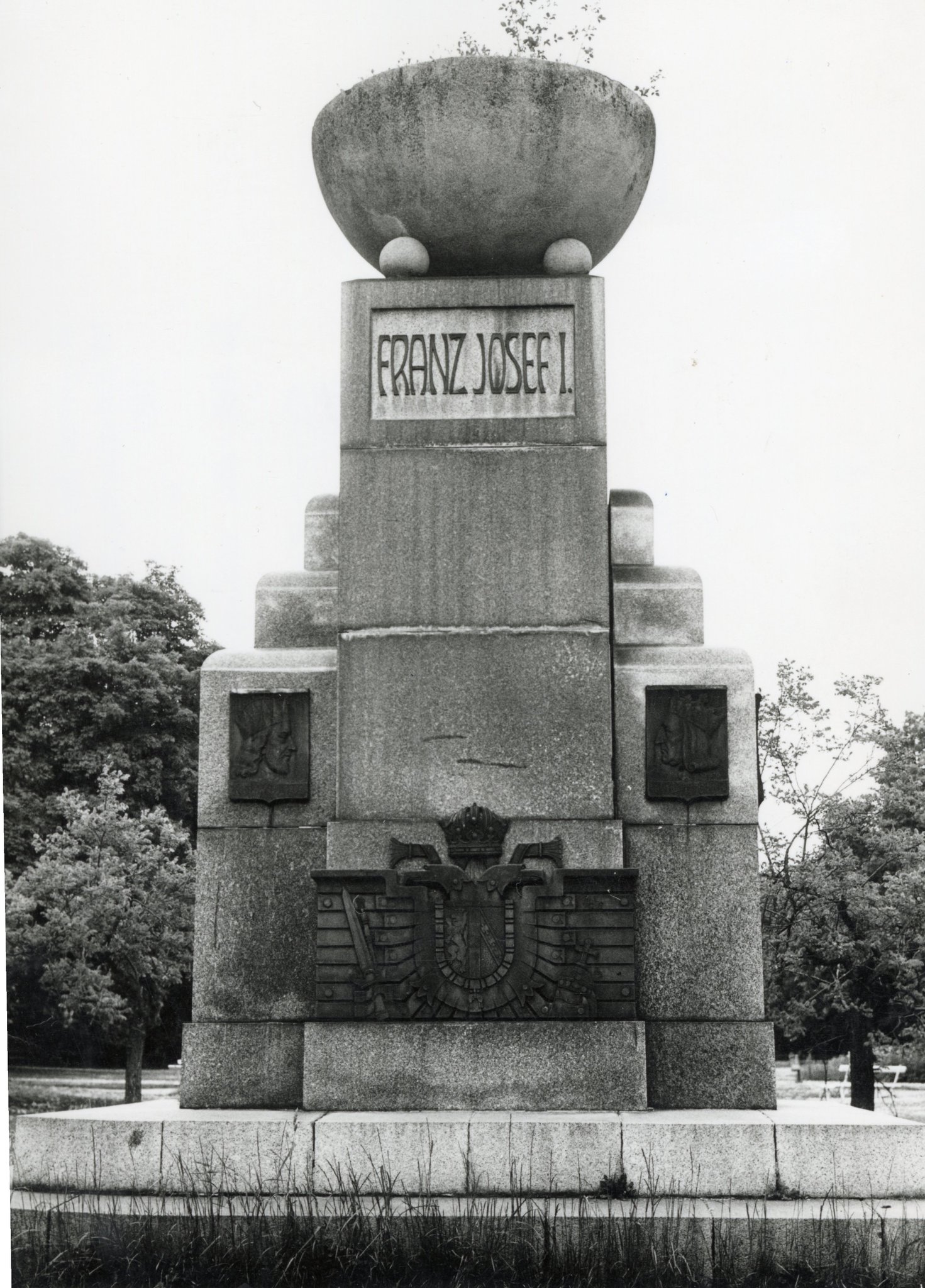 Damals & Heute: Denkmal Kaiser Franz Josef I. - Wiener Neustadt