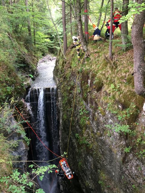 Arbeitsunfall in Erpfendorf: Canyoning-Guide stürzte in Taxaklamm ab ...