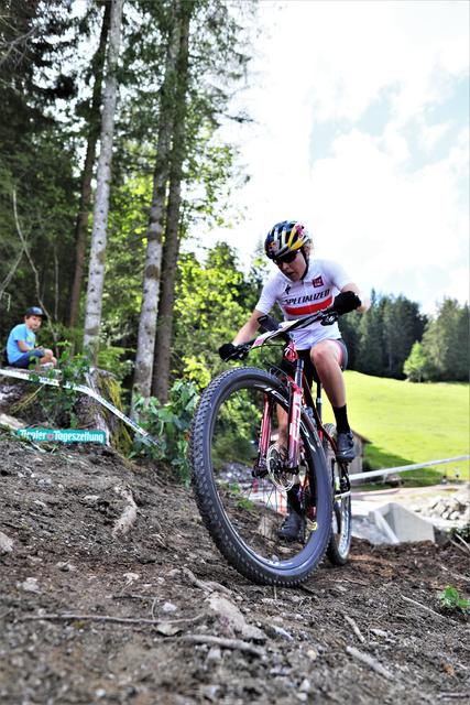 Laura Stigger gewinnt das zum Swiss Bike Cup zählende Rennen in Gstaad ...
