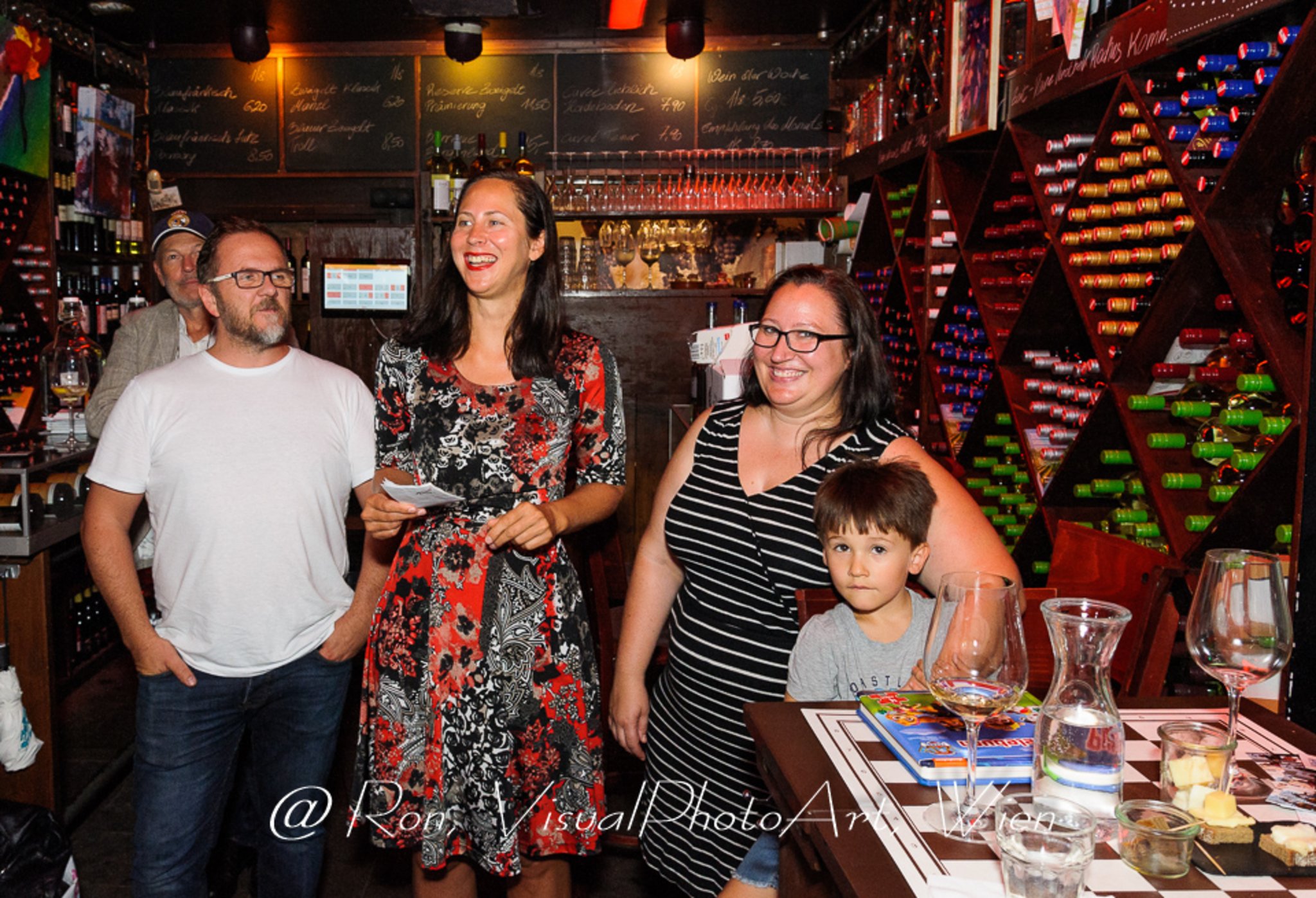 Vernissage in der Vinothek Rochus: Werke von Estefania Lopez und Thomas ...