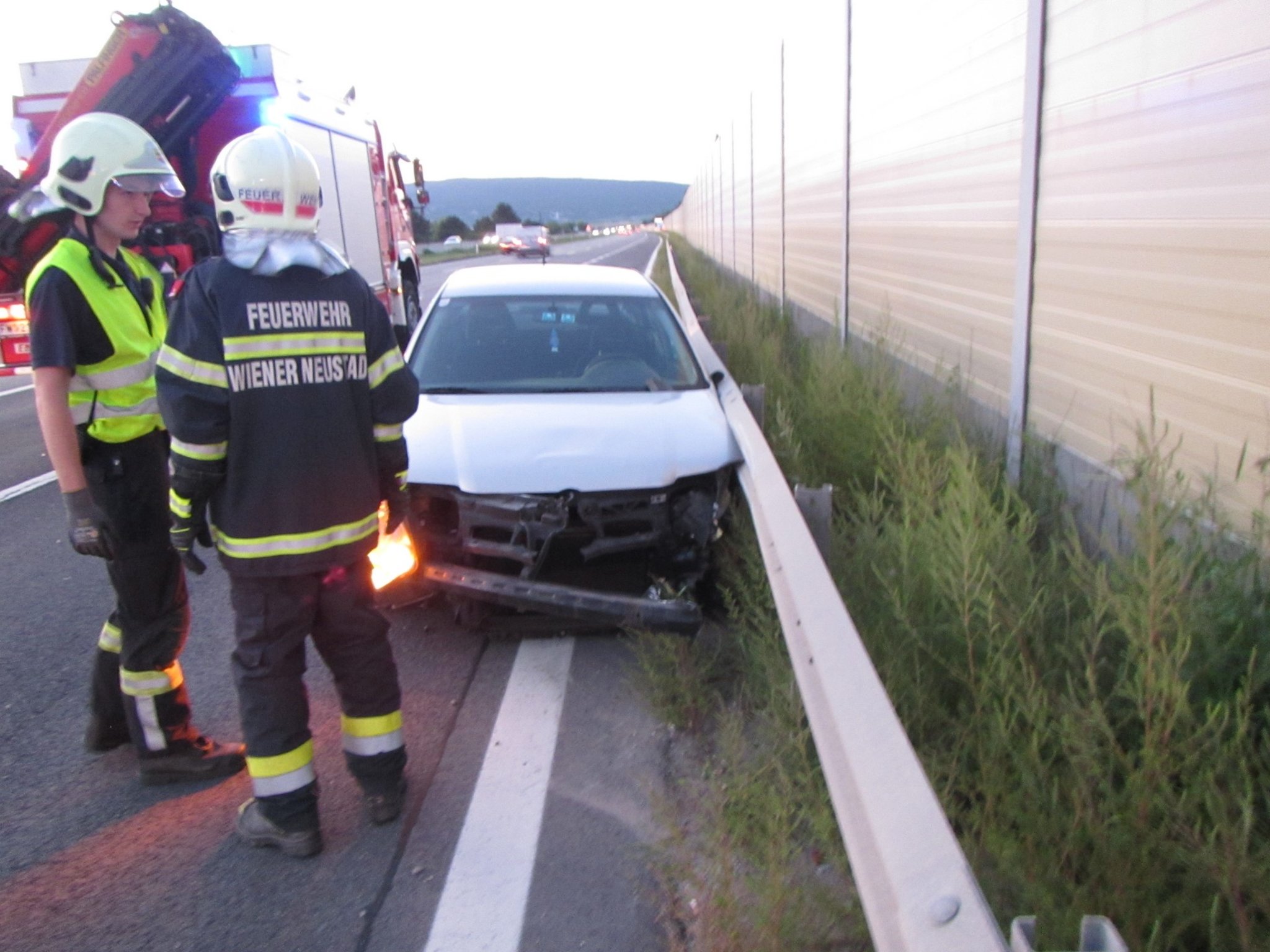 Einsatz der Feuerwehr Wiener Neustadt: Unfall auf der Autobahn ...