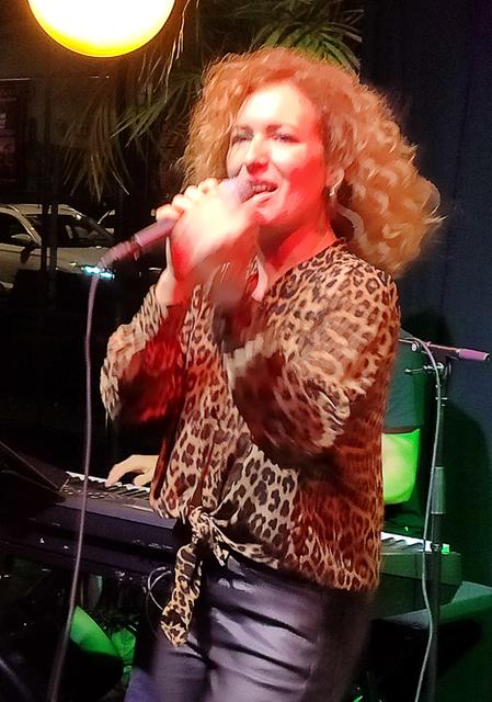 In Neustadts Musikcafé Nr. 1: Mella Fleck mit Band im Stadler - Wiener ...