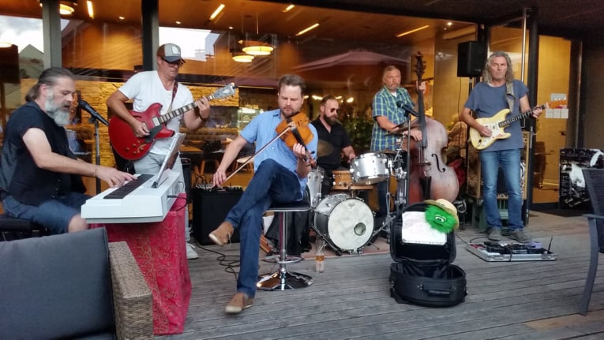 Musik: Scheer und die Wirtshaus Jam Gang heizten Rohrendorf ein - Krems