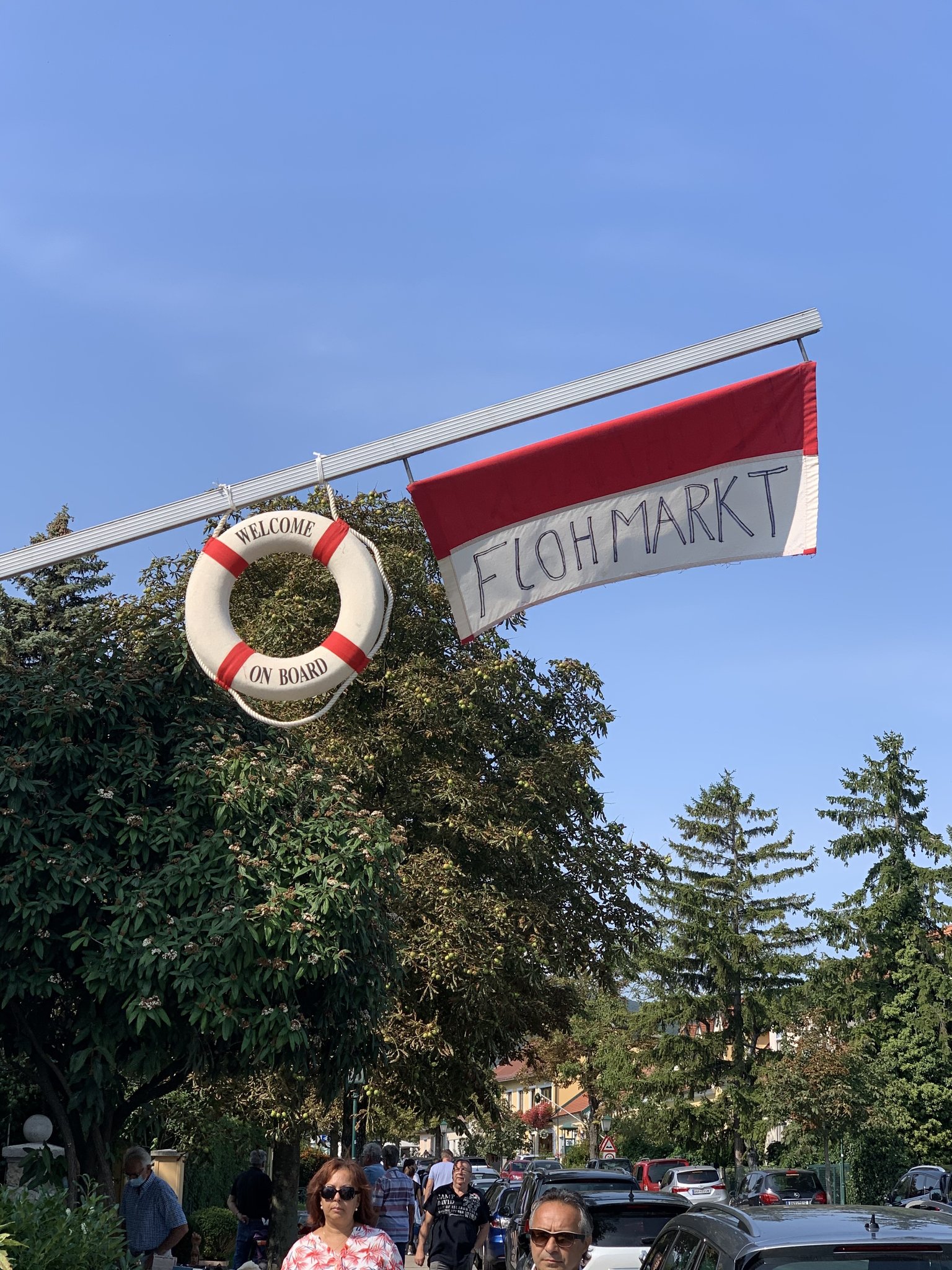 Flohmarkt im Heurigenort Sooß: Flohmarkt im Heurigenort Sooß - Baden