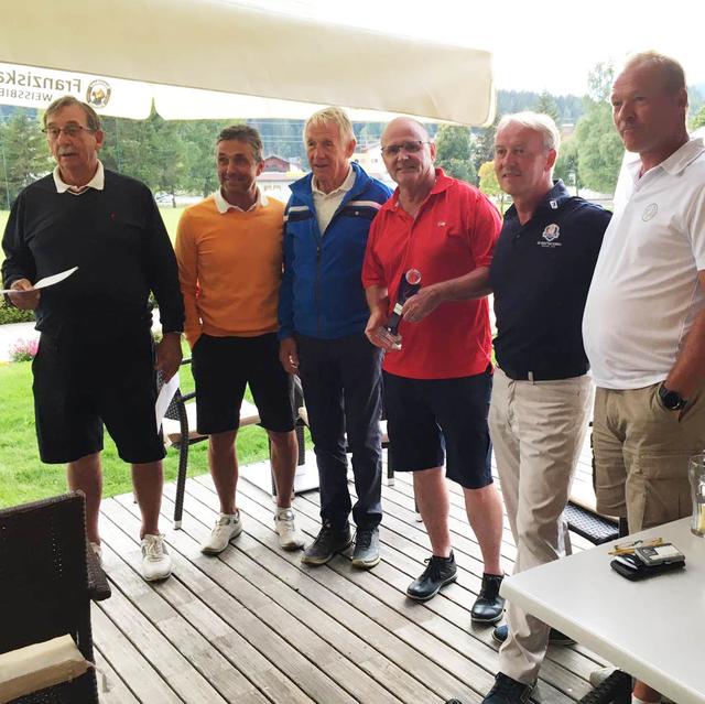 Wintersportler gingen fremd: Skeletonis gegen Rodler auf dem Golfplatz ...