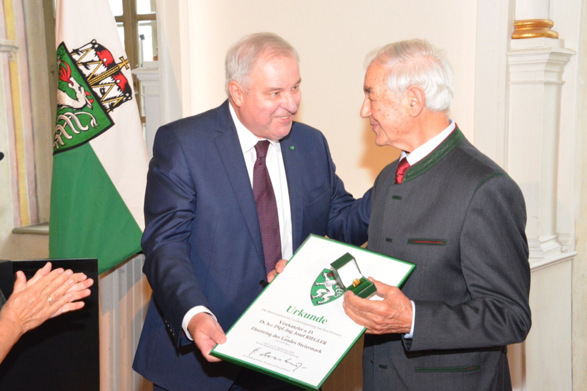 Ehrenring verliehen: Josef Riegler mit Ehrenring des Landes Steiermark ...