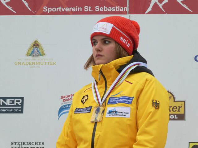 Naturbahnrodeln: Junioren-Weltmeisterin Lisa Walch bereitet sich auf ...