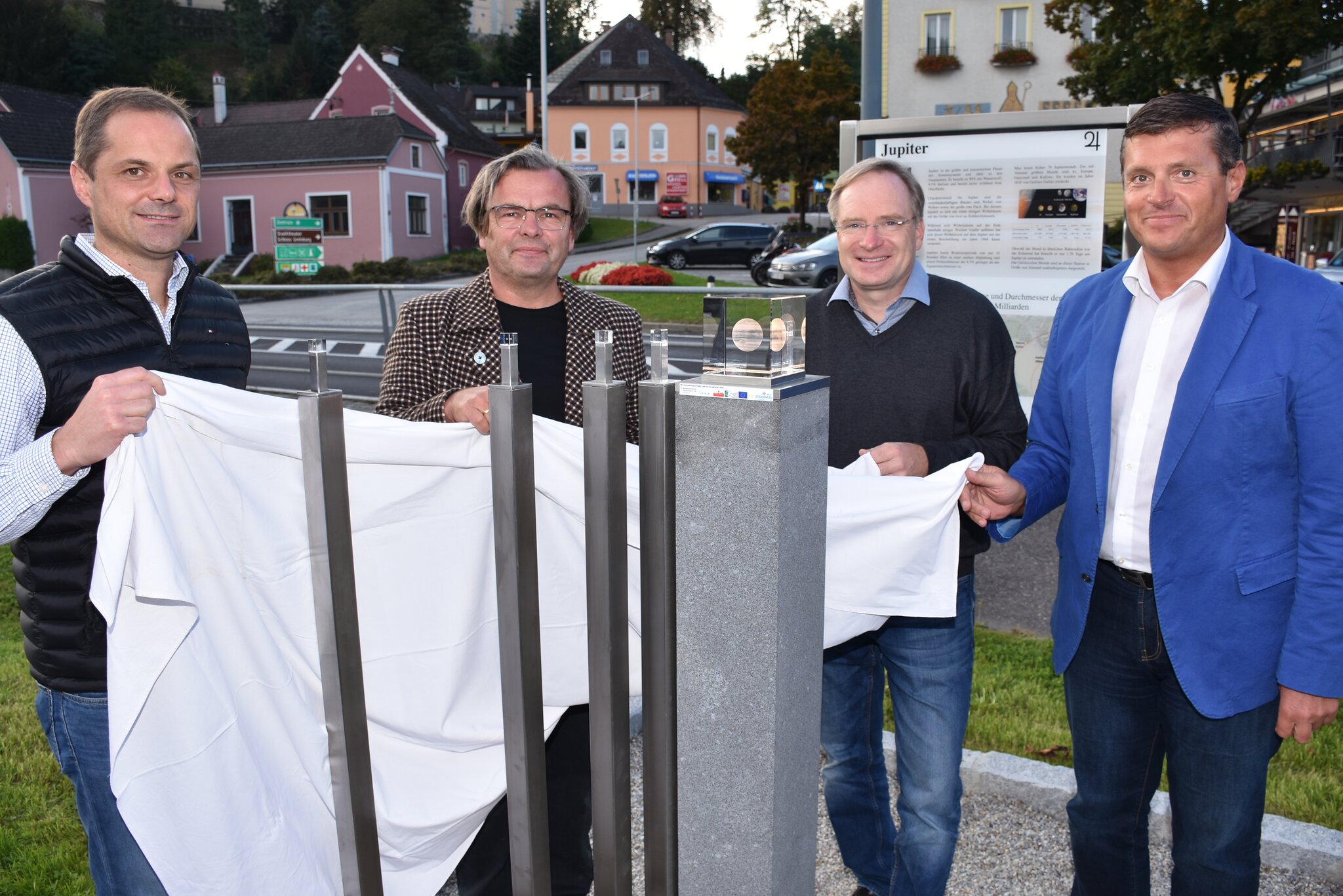 Beleuchteter Jupiter: Plantenweg Grein setzt neue Maßstäbe - Perg