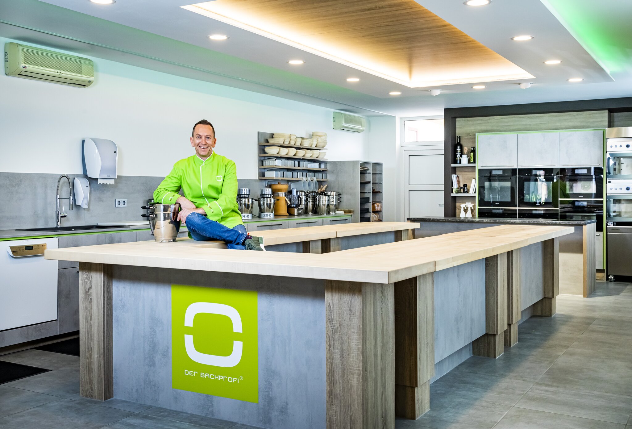 Backprofi Christian Ofner: Der Nestelbacher Backprofi bringt fünftes ...