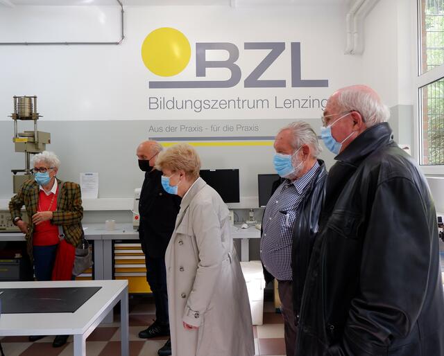 Wiedersehen im Bildungszentrum Lenzing: Lehrlingstreffen nach 65 Jahren - Vöcklabruck