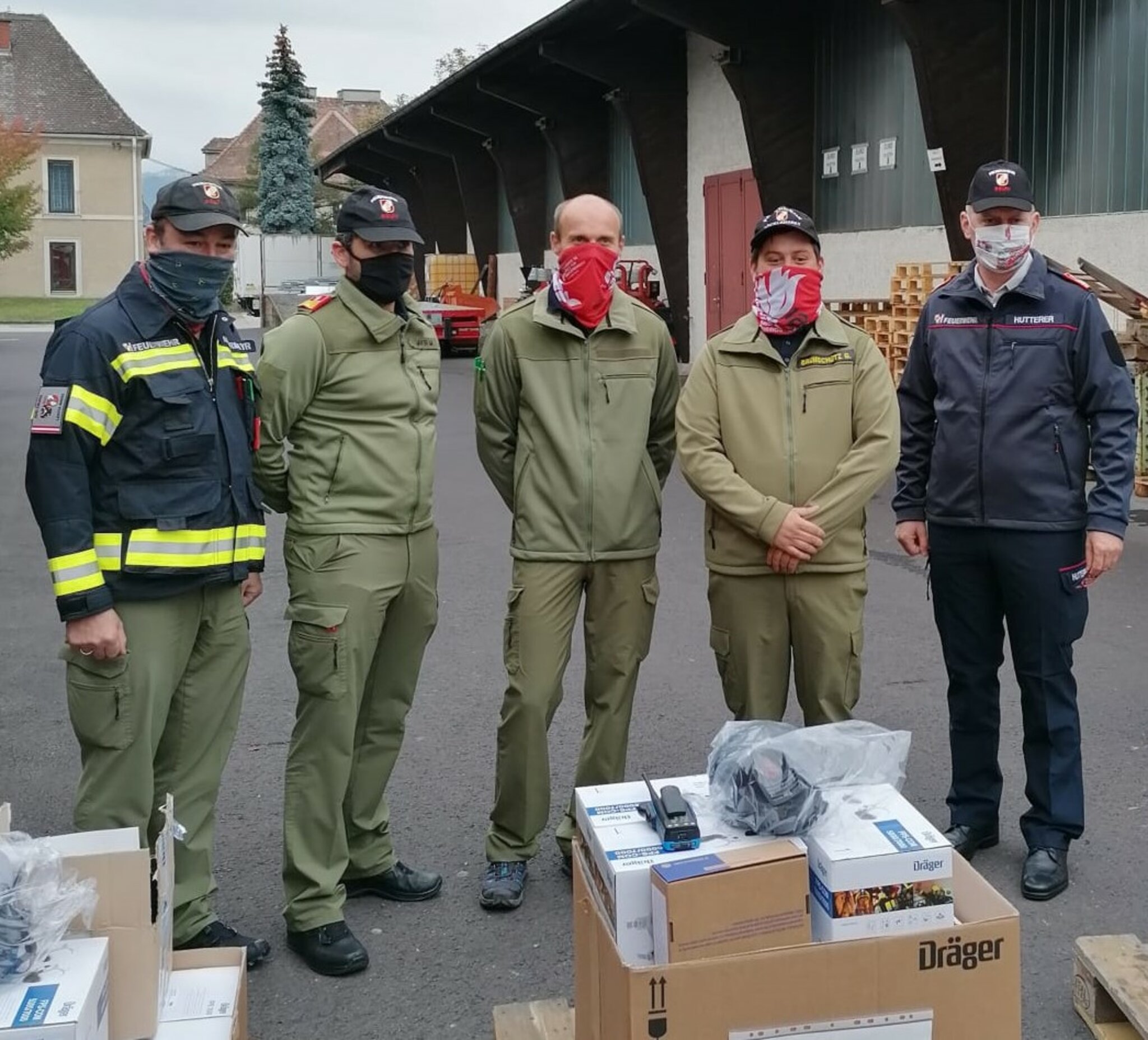 Feuerwehr: 15 Stück Atemschutz Masken für Atemschutz Stützpunkt ...