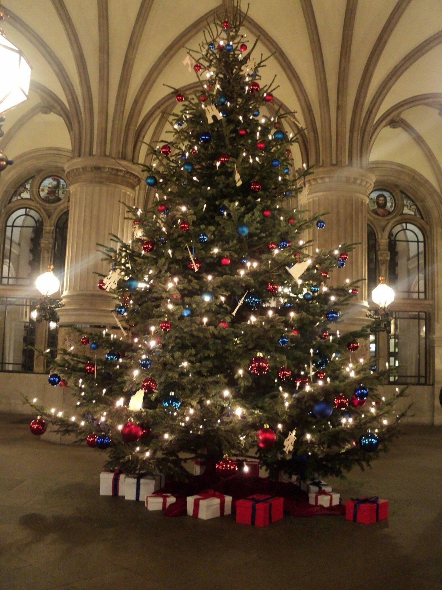 Die Geschichte des Weihnatbaumes: DER CHRISTBAUM - Bruck an der Leitha