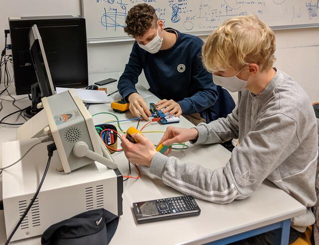 HTL Braunau: Werkstätten- und Laborunterricht auch im Lock-Down - Braunau