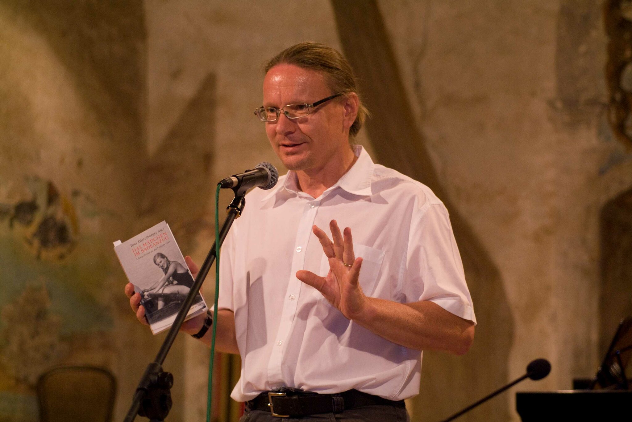 Buchvorstellung: Purgstaller Onkel ist als James Bond und Priester ...