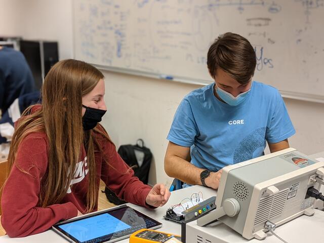 HTL Braunau: Werkstätten- und Laborunterricht auch im Lock-Down - Braunau